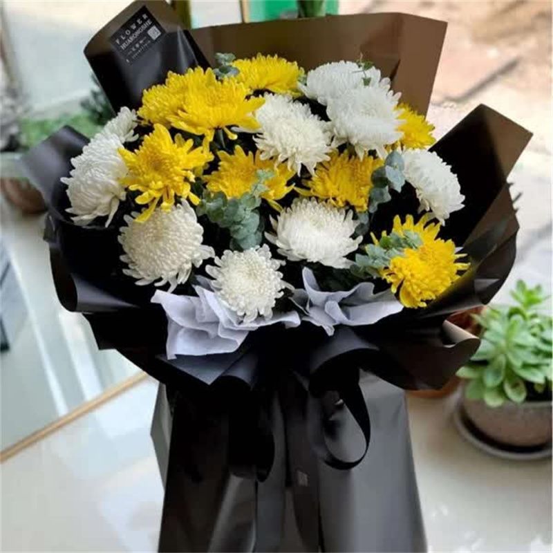 【CB021】- 19 Yellow and White Chrysanthemums with Eucalyptus Memorial ...